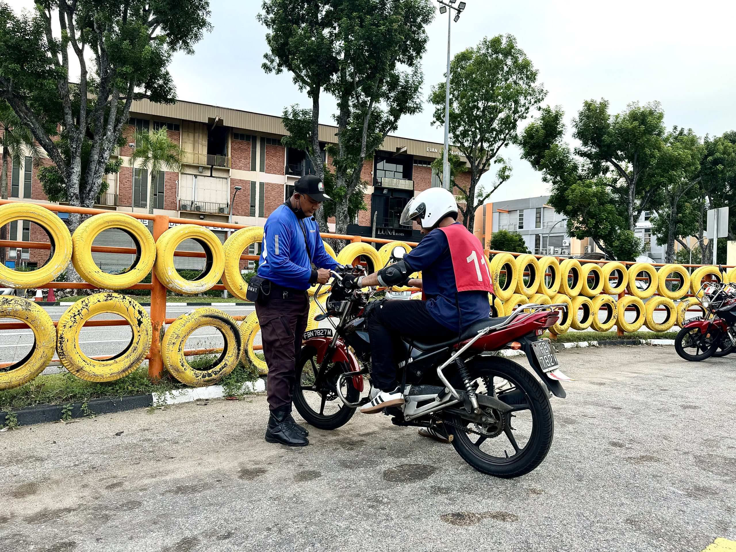 8 essential tips to pass your motorcycle riding test - ComfortDelGro ...